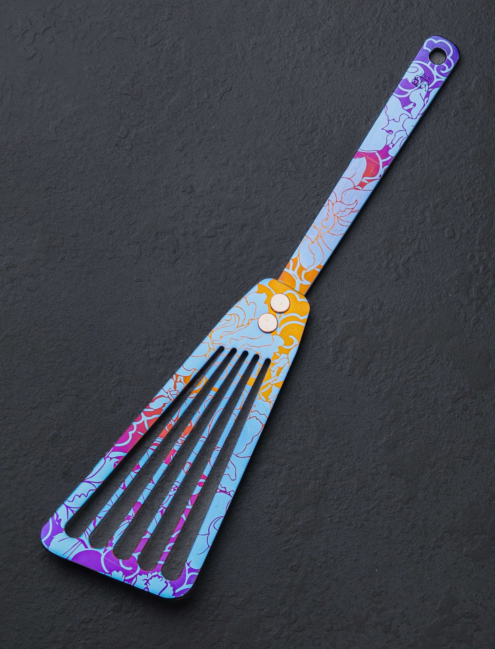 Deluxe Titanium Fish Spatula | Eatingtools