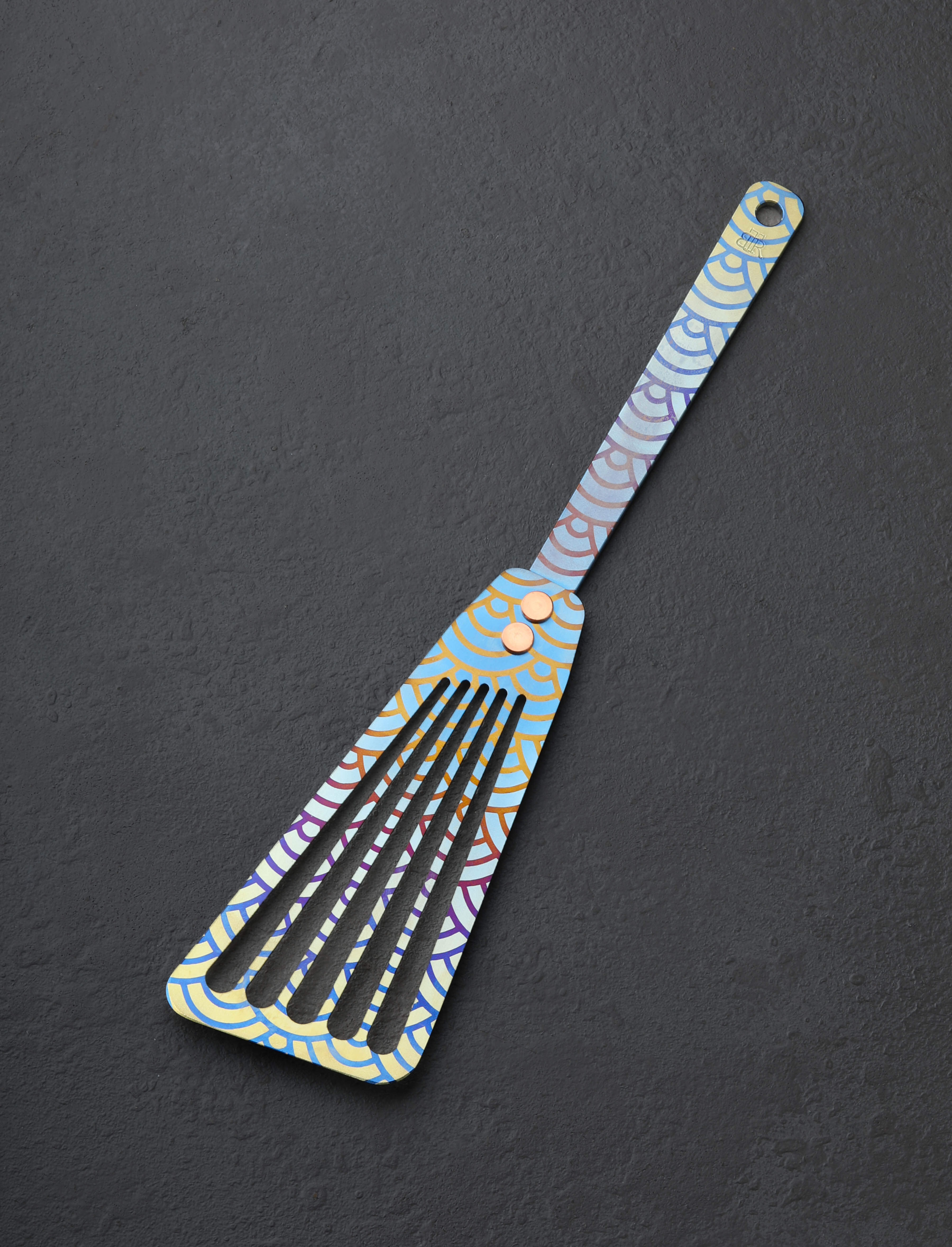Deluxe Titanium Fish Spatula | Eatingtools.com