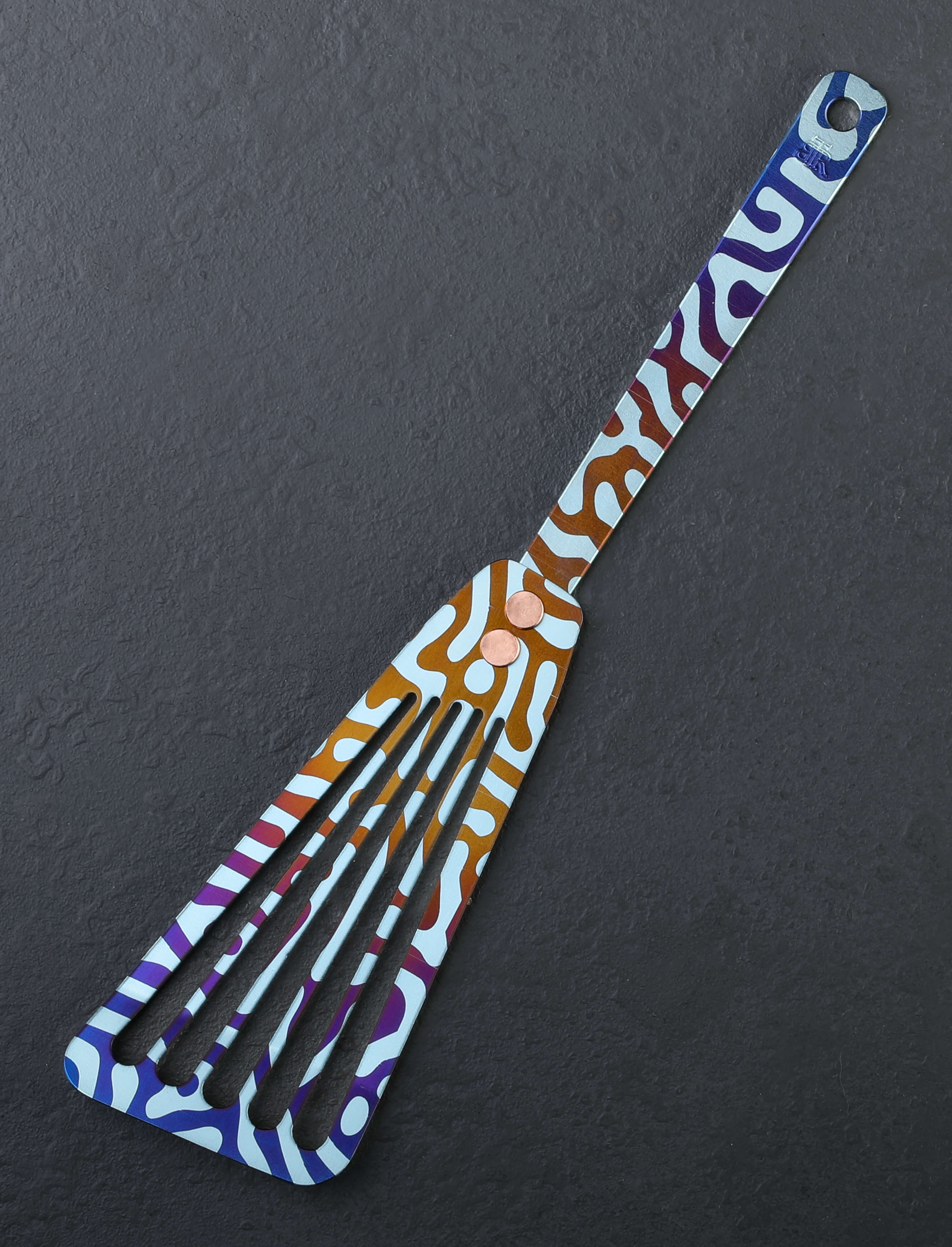 Deluxe Titanium Fish Spatula | Eatingtools